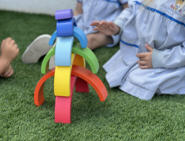 "Triangles," Songs About Shapes by StoryBots ("I'm A Triangle") | EIMenuts